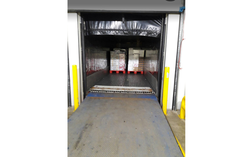 Thaireefer supplies Tail Lift Warehouse Operation : ThaiReefer Group